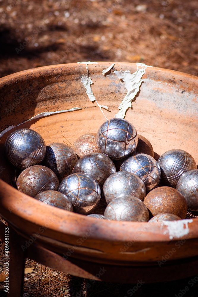 Stockfoto Terracotta dish with jeu de boule balls. With these steel ...
