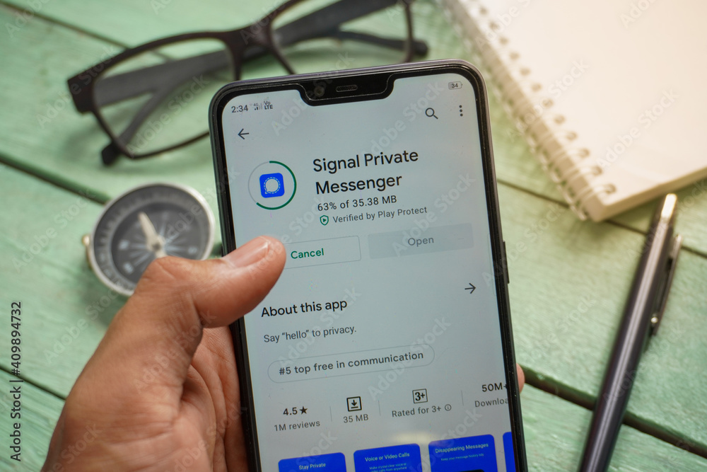 PERAK, MALAYSIA - January 29th, 2021: Signal Private Messenger app on ...