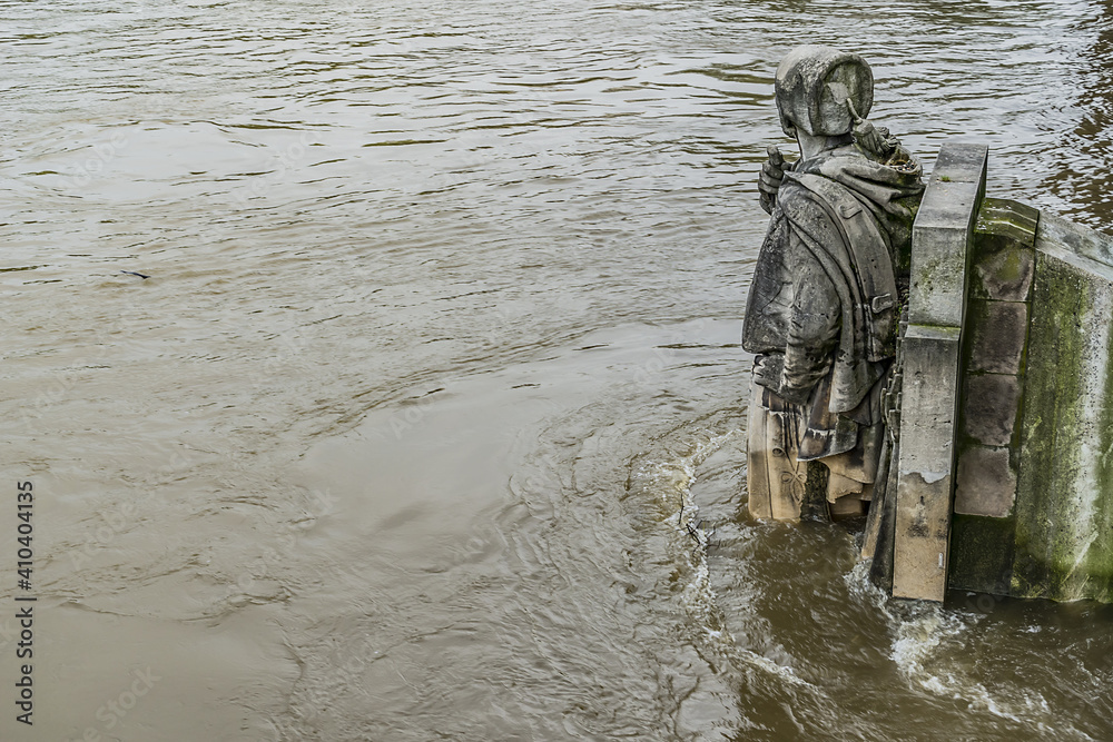 Fotka „Zouave statue (1850) - most famous feature of Pont de Alma. The ...