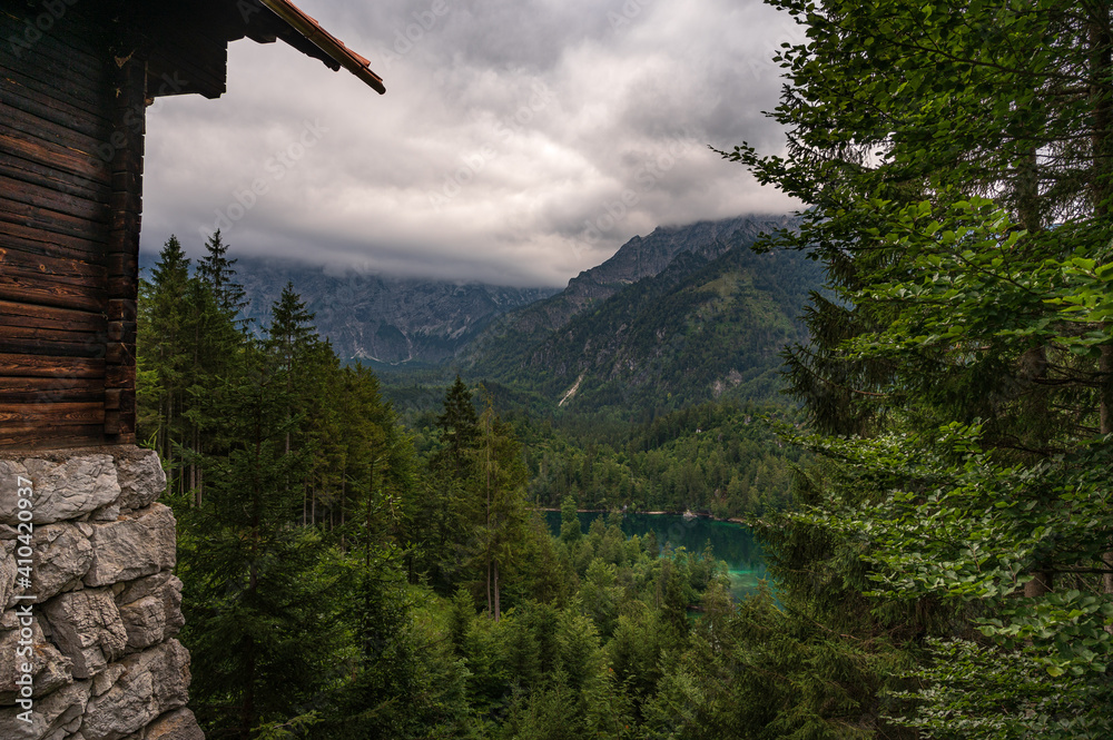 Bergsee in den Alpen mit traumhaftem Wasser Stock Photo | Adobe Stock