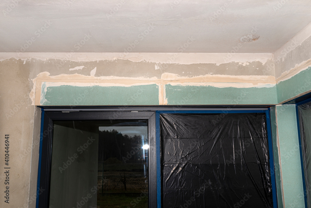 Installation for external roller shutters made of plasterboard inside ...