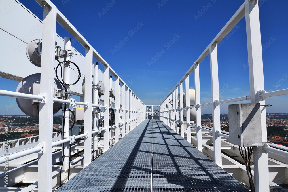 Construction for 5G broadband cellular network transmitters ...