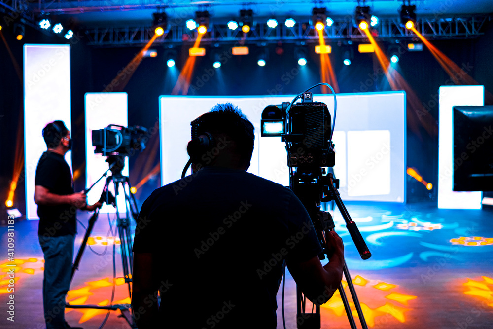 Foto de Professional cameraman - covering on event with a video ...