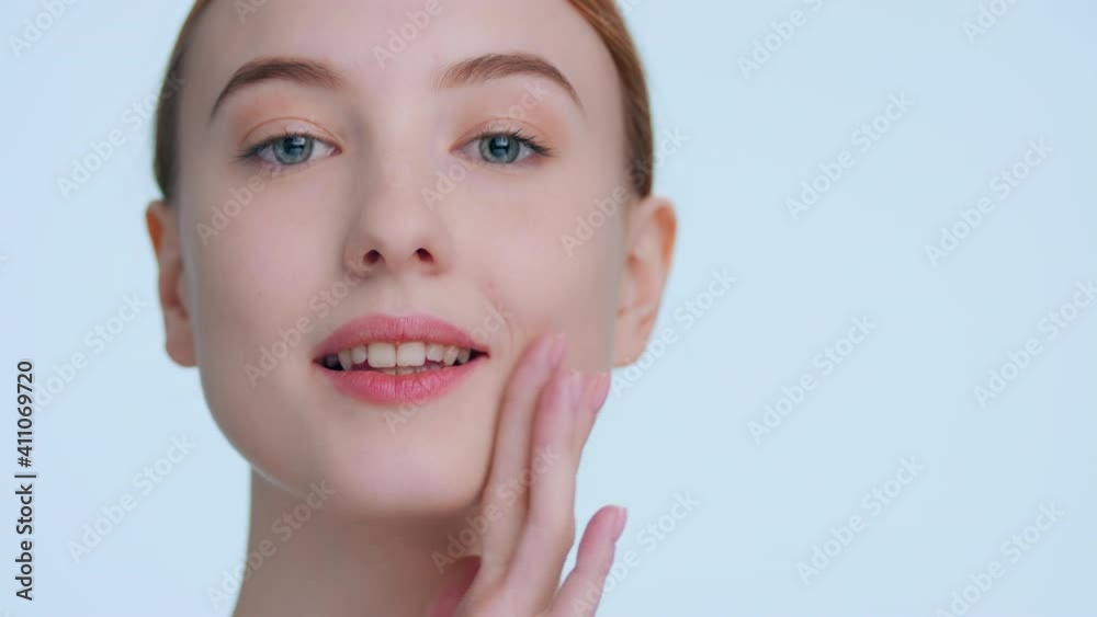 Extreme close-up beauty portrait of young attractive ginger woman ...