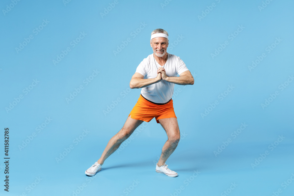 Full length elderly gray-haired sportsman strong coach instructor man ...