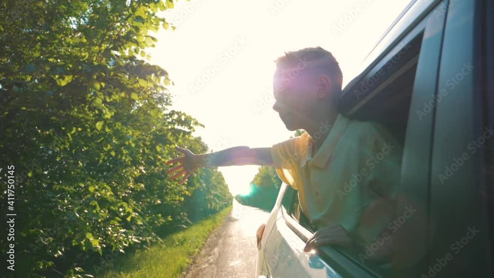 Video Stock Happy child stretched out his hand from the car window ...