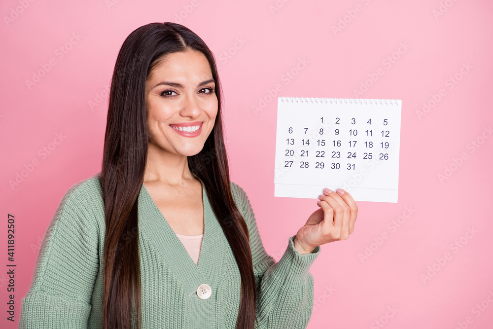 Photo portrait of pretty woman showing calendar smiling in casual ...