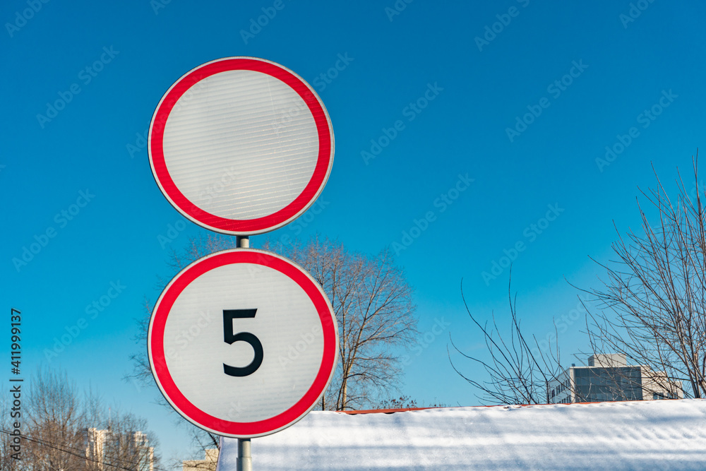 No entry signor no drive sing on blu sky background, restriction of ...