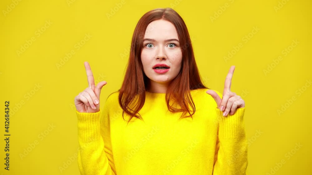 Surprised excited young woman making I got an idea gesture and shaking ...
