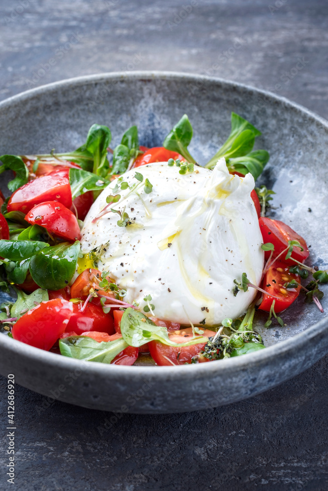 Modern Style italienische Apulia Burrata mit Kuh Milch Käse hergestellt ...
