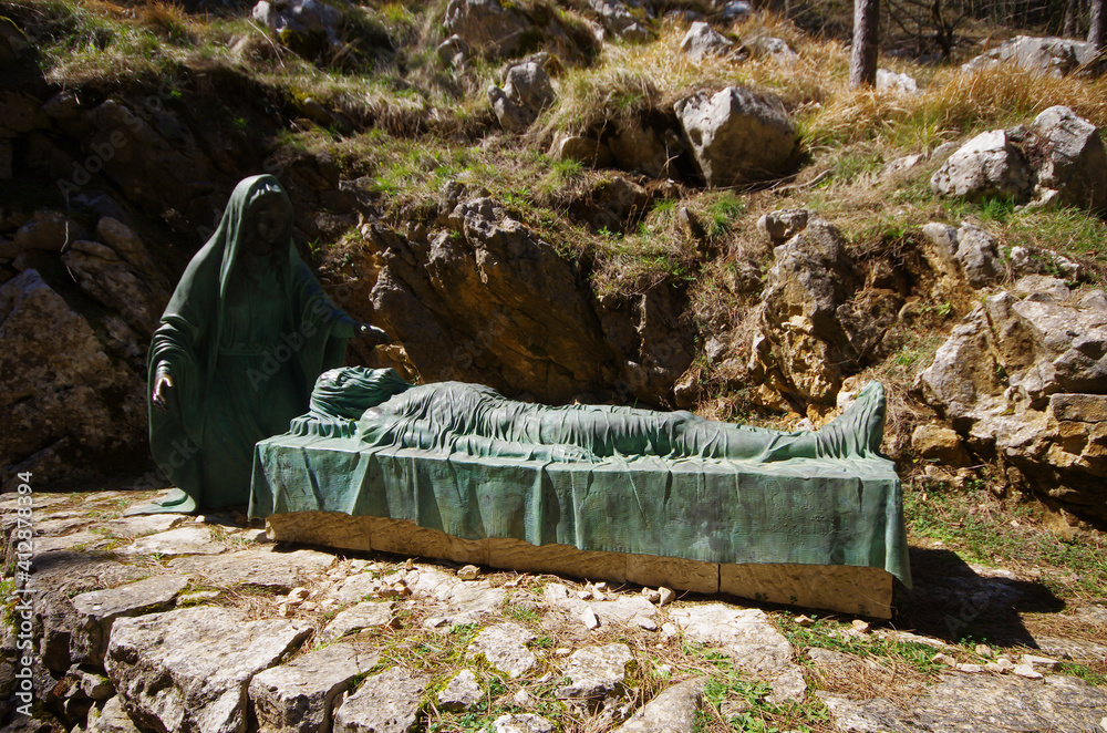Basilica Minore dell'Addolorata - Castelpetroso - The path of the Via ...