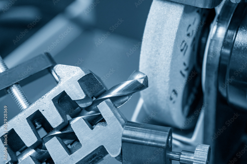 The drilling tool regrinding process. The cutting tool sharpening ...