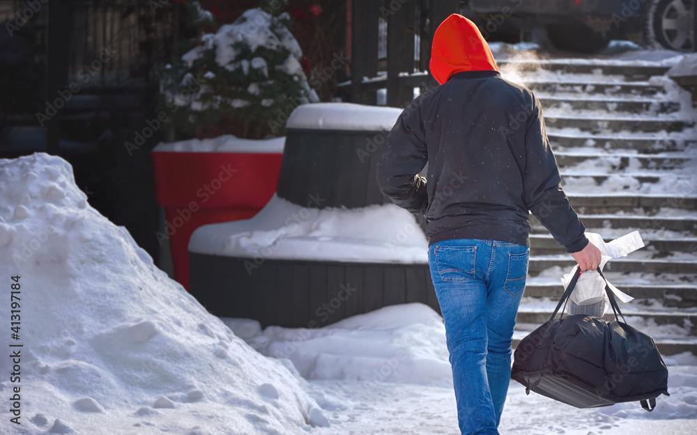 Pedestrian courier deliver food order. Delivery man during snowfall ...