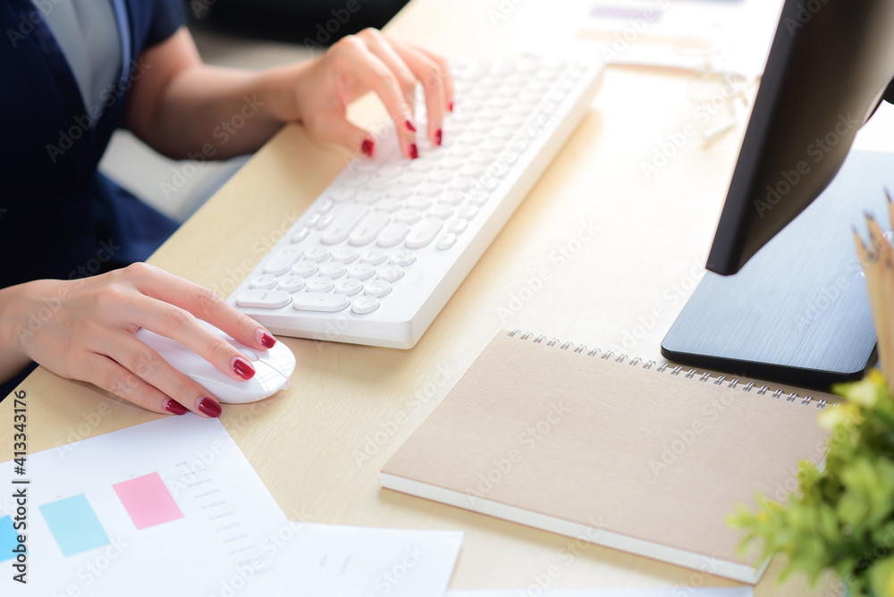 Close up Hands of officer woman right hand was holding the mouse and ...