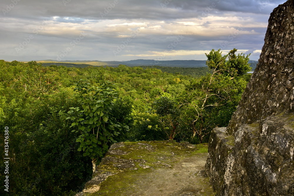 Paisajes y rincones de las ruinas arqueológicas mayas de la ciudad de ...