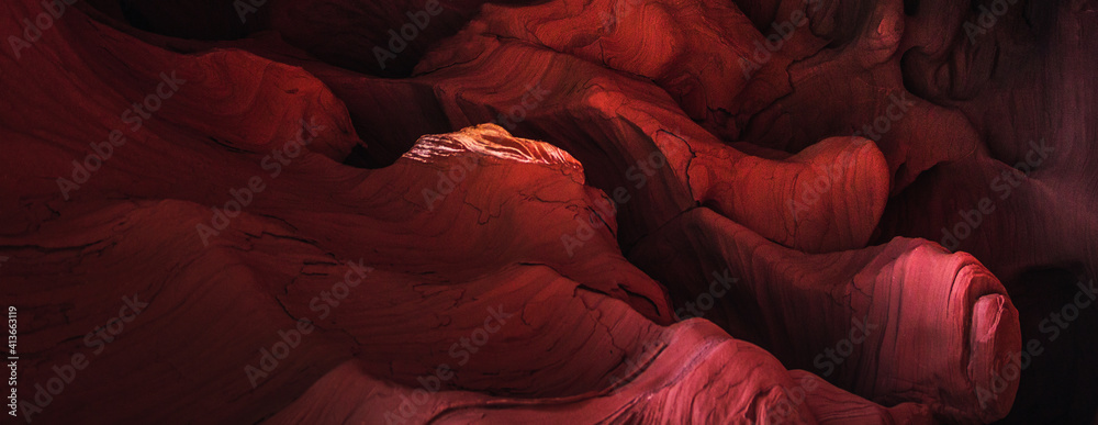 Foto de Amazing sandstone formations inside a caves in famous Grand ...