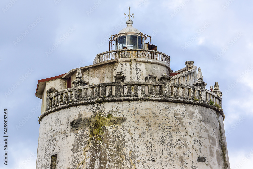 Famous Lighthouse at Fort Aguada - well-preserved (1613) Portuguese ...