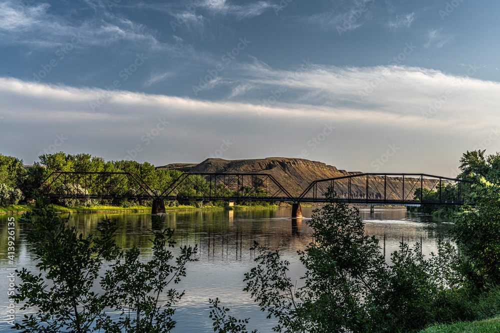 Foto de Fort Benton Historic 'Old Bridge' across the Missouri River in ...