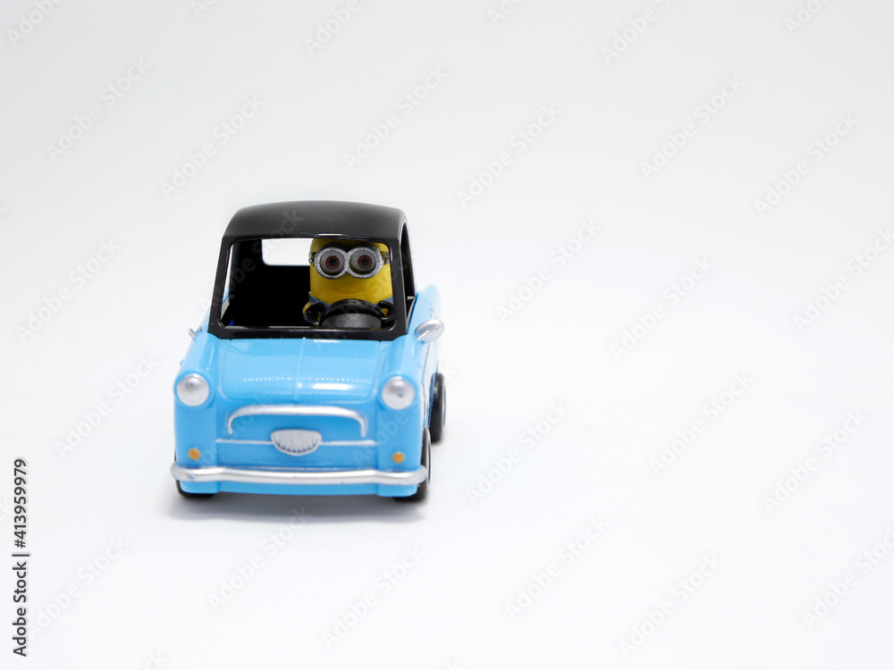Minion driving a car. Minions Bobk. Minion Bob. Main minion of the ...