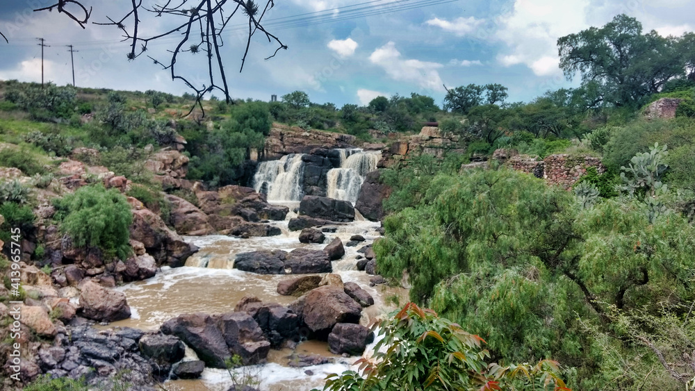cascadas en el jardín botánico "el charco del ingenio" en San Miguel de ...
