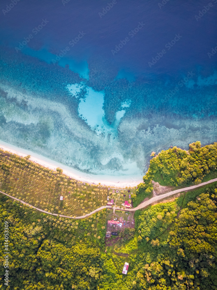 Foto de Aerial view of Lamin Guntur luxury resort with a few bungalow ...