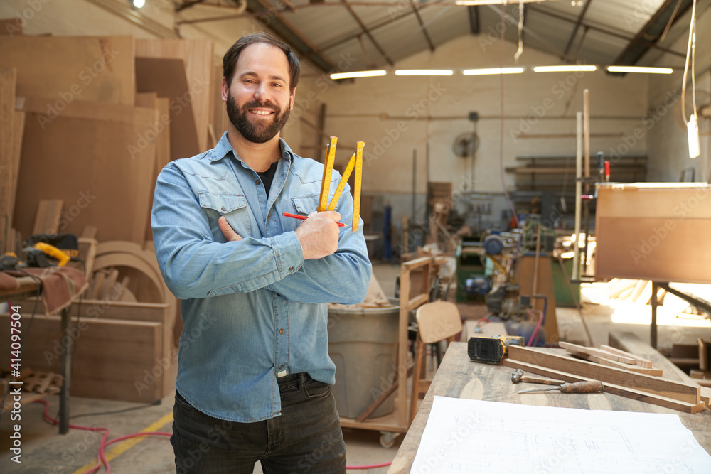 Handwerker und erfolgreicher Start-Up Gründer Stock Photo | Adobe Stock