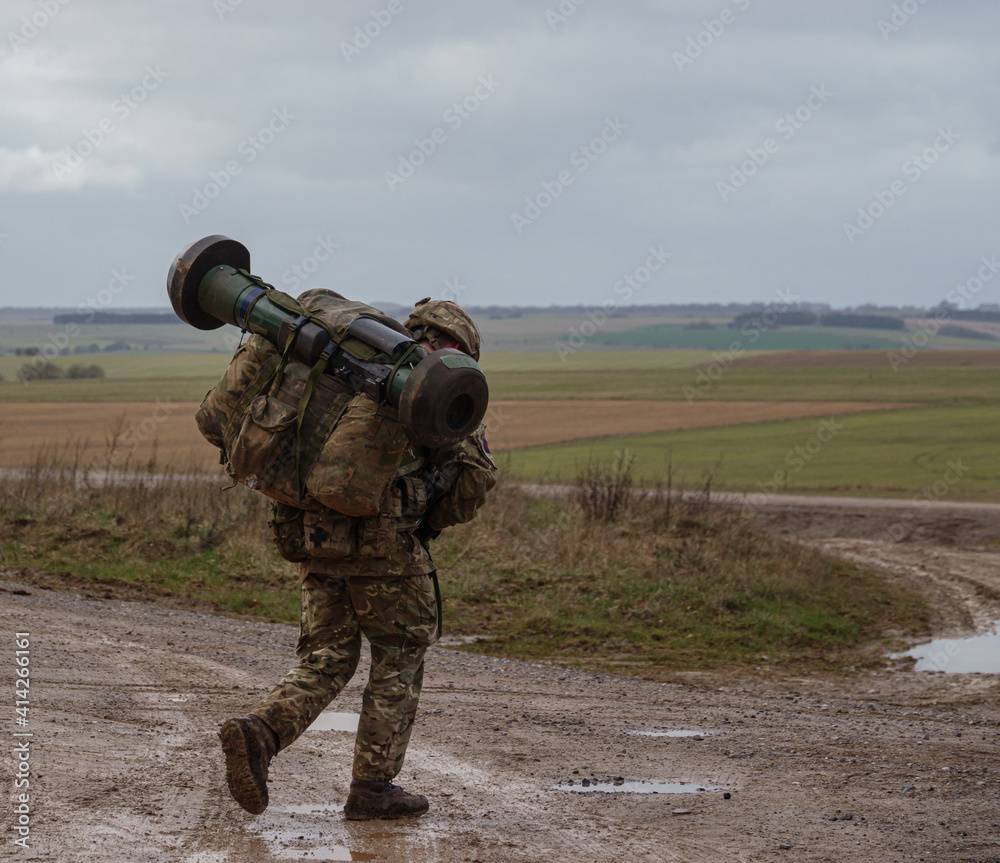 british army soldier completing an 8 mile tabbing exercise with fully ...