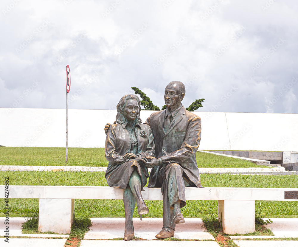 Memorial JK. Brasília, Distrito Federal - Brasil. Estátuas do ex ...
