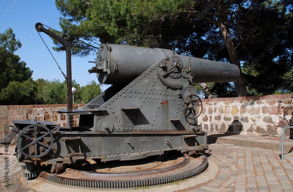 A 305mm Howitzer gun mounted outside Montjuic castle in Barcelona ...