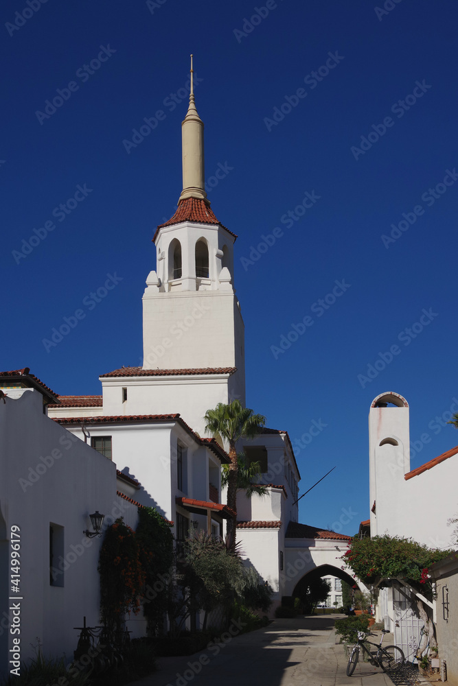 A back alley in Santa Barbara, California with buildings in the Spanish ...