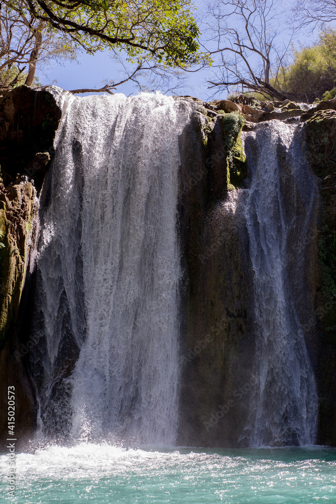 Cascadas de agua color azul turquesa, en Comala Jalisco Cerca de ...