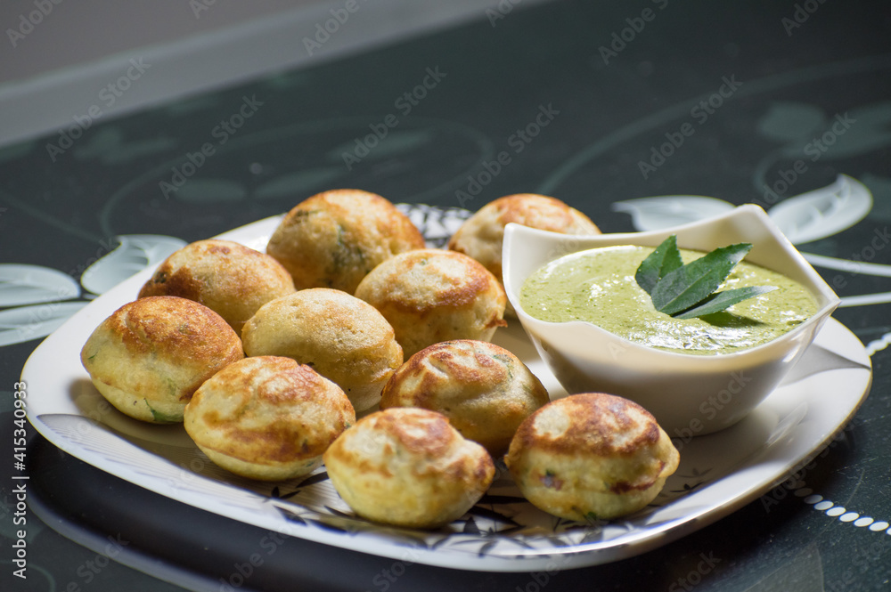 Fotka „Indian Home Made Recipe 'Aappe' with Green Chatni. Specialty Of ...
