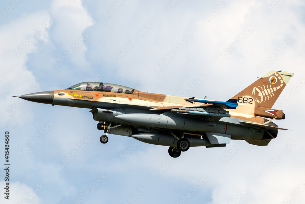 Foto de Israel Defense Force F-16 fighter jet landing on Norvenich ...