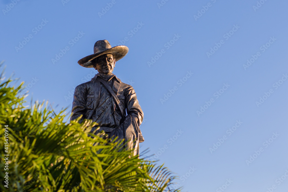 Statue of revolution Augusto Cesar Sandino in casa de los pueblos ...