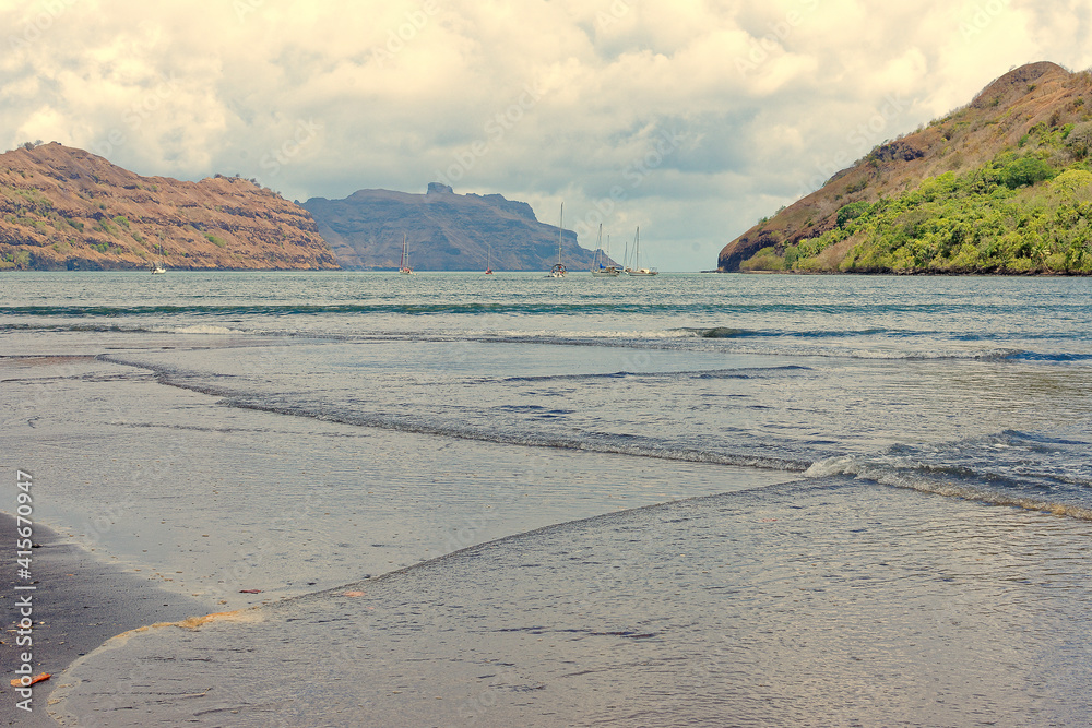 plage de Taipivai nuku hiva - iles marquises - polynesie francaise ...