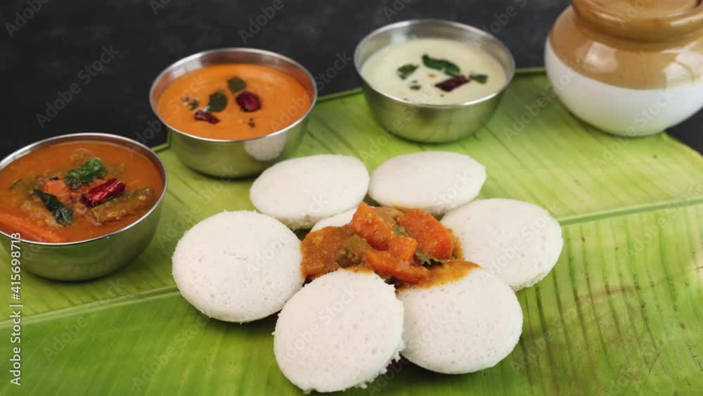 Many Idli idly sambar coconut chutney , tomato chutney serving ...