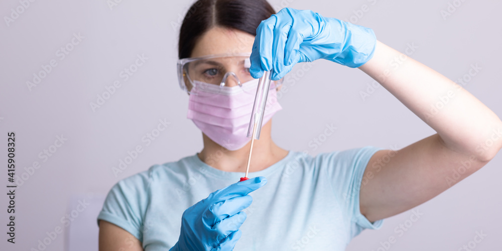 Fotka „Doctor holding test kit for PCR testing virus covid19 ...