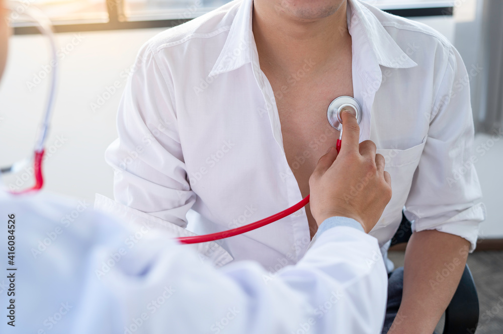 The doctor listens to the heartbeat to determine the cause of the ...