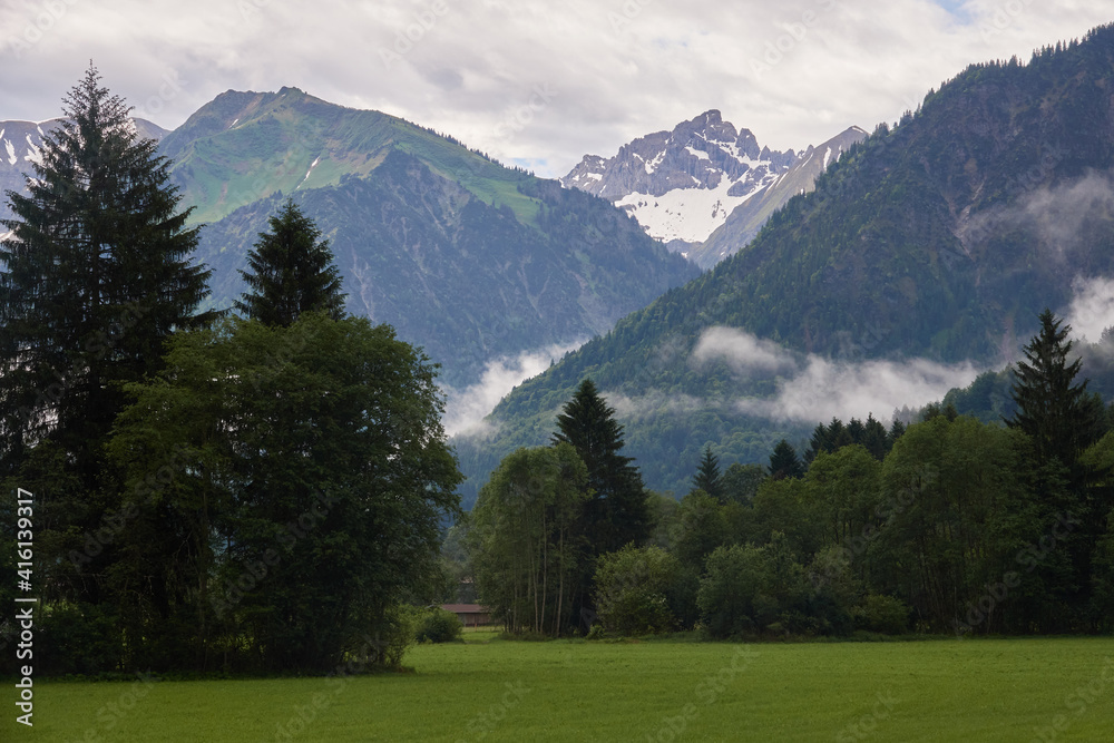 Allgäuer Berge bei aufziehendem Gewitter Stock Photo | Adobe Stock