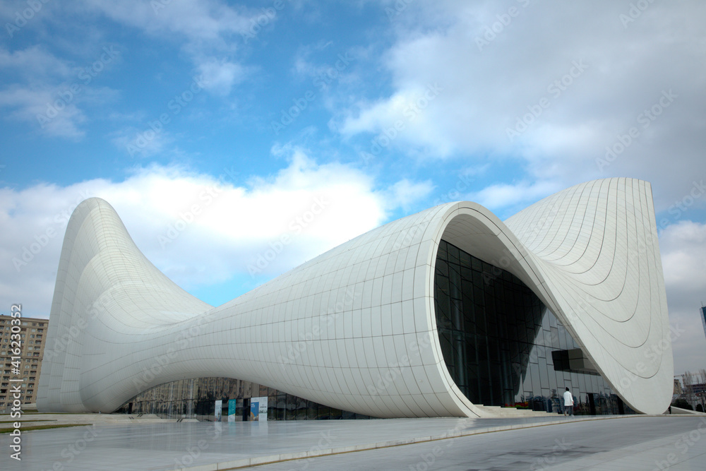 Foto de Heydar Aliyev center, famous architectural landmark building in ...