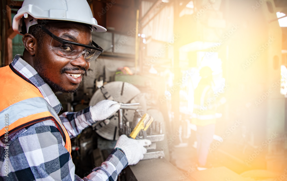 Foto de Africa American worker with assistant wearing safety goggles ...