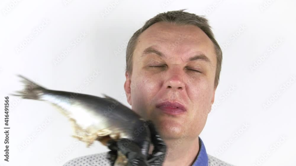 Vidéo Stock The fishtail hits the man in the face. A portrait of a man ...