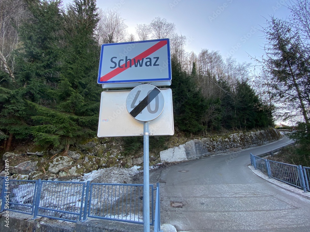 Schwaz Tirol Österreich - Ortsschild Ortstafel mit Schild ...