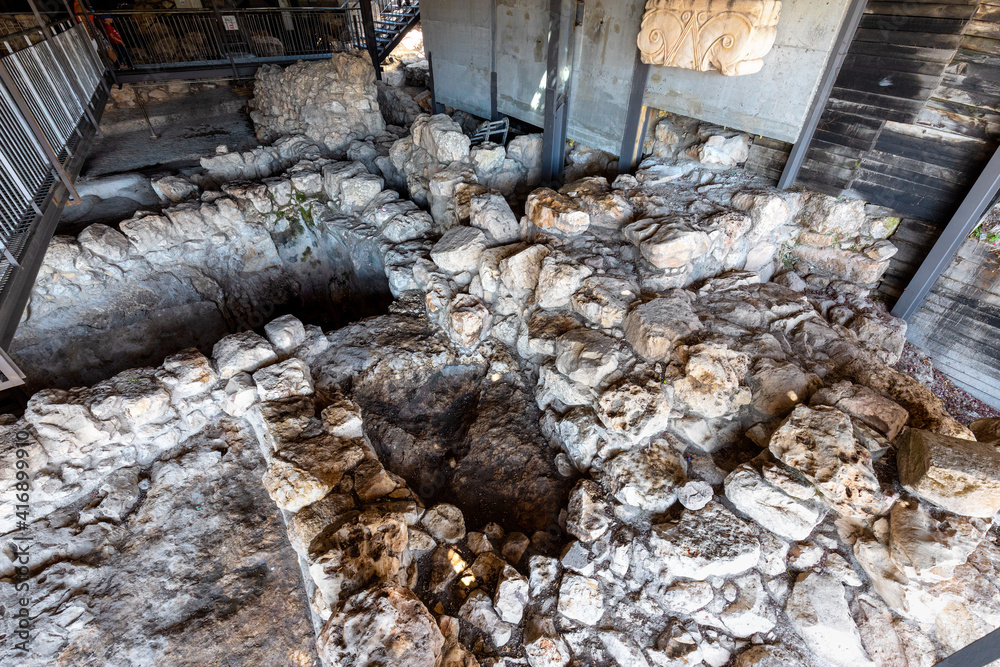 Foto de King David Royal Quarter archeological site with excavation of ...