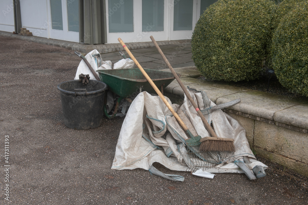 Foto de Collection of Garden Tools (Rake, Broom, Wheelbarrow, Plastic ...