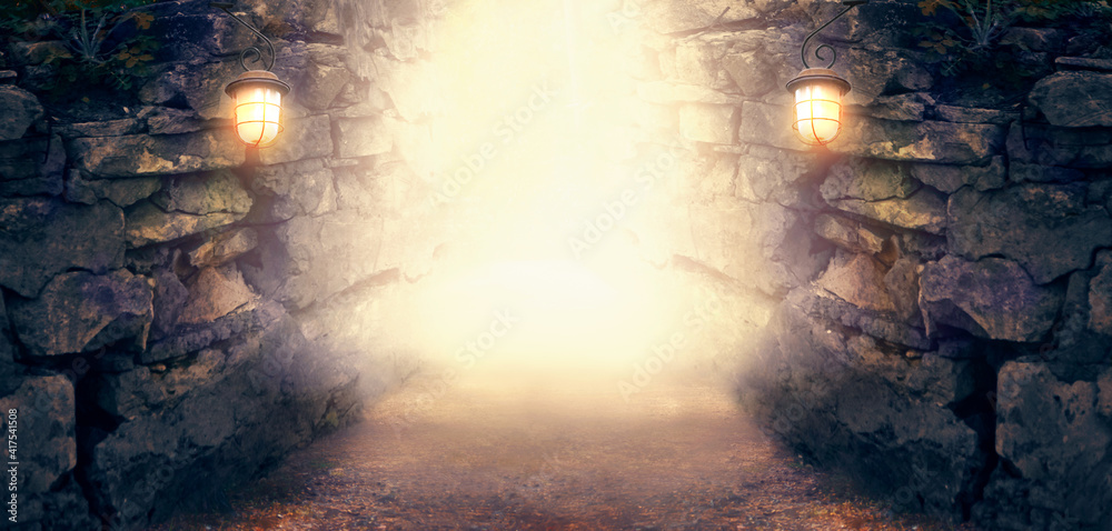 Illustrazione Stock Fantasy stone dungeon cave with glowing lanterns on ...