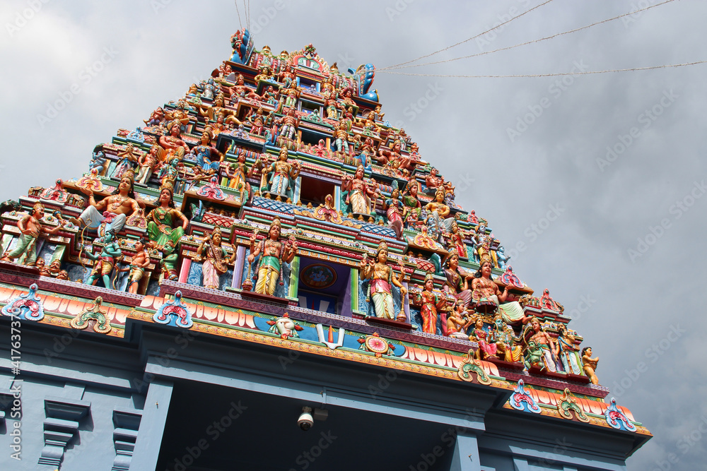Foto de hindu temple (Sri Srinivasa Perumal) in little india in ...