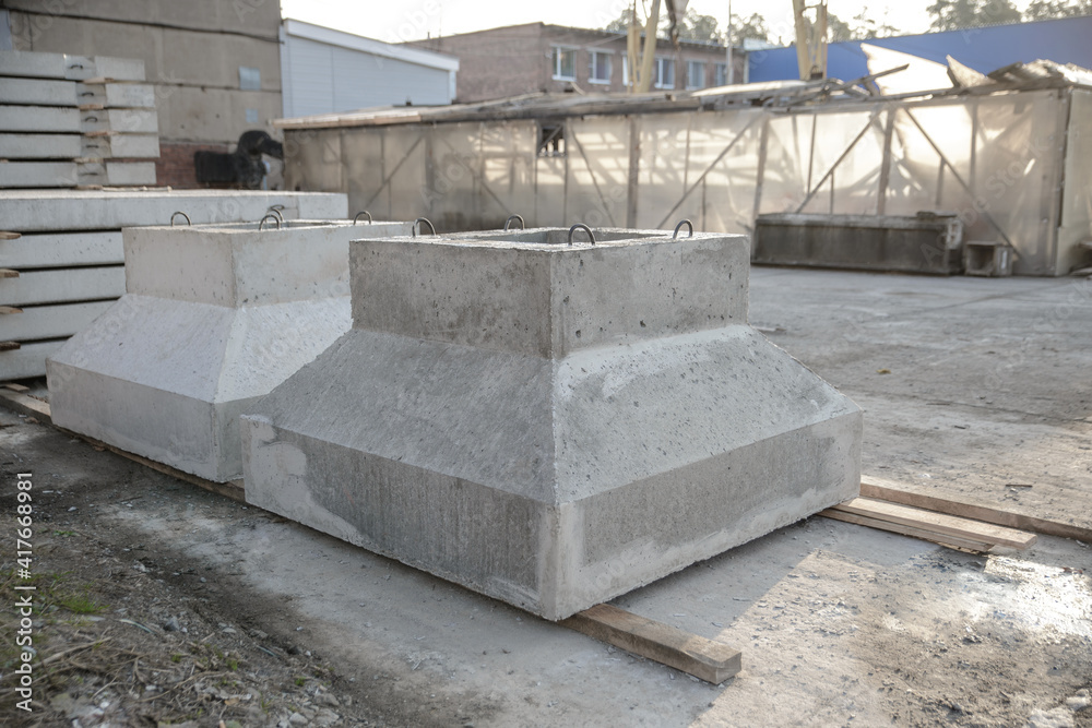 Stockfoto Reinforced concrete foundations for load-bearing columns ...