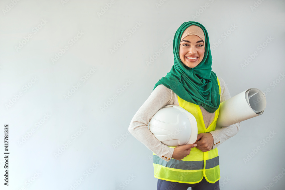 Young Muslim contractor woman wearing a protective helmet. Business ...