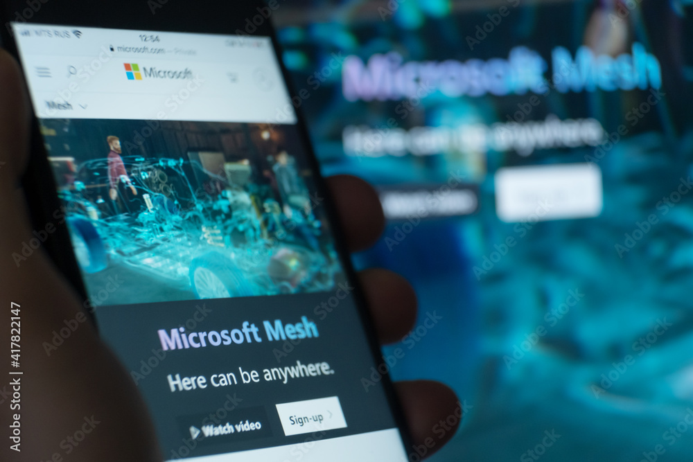 Microsoft Mesh a new mixed-reality platform on smartphone display. VR ...